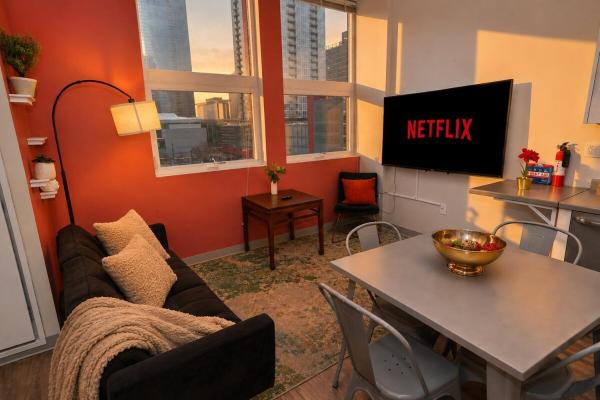 South Loop 2br Retreat Near Grant Park, Soldier Field, Adler Planetarium & Columbia College - Burbank, IL