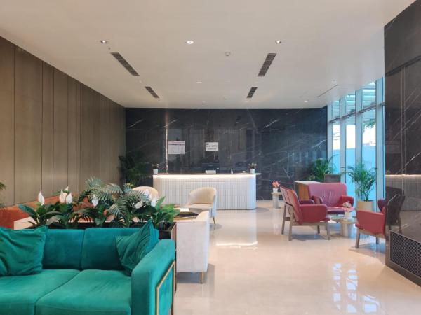 Azure Haven-67 Infinity Pool Studio M3m Sky View - Gurgaon