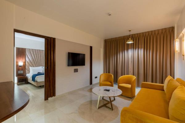 Mastiff Grand The Sia Palace Suites & Banquets, Khopoli, Near Imagica - Khopoli