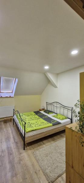 Pokoj Pro 2 S Vlastní Koupelnou A Minikuchyňkou - Trutnov