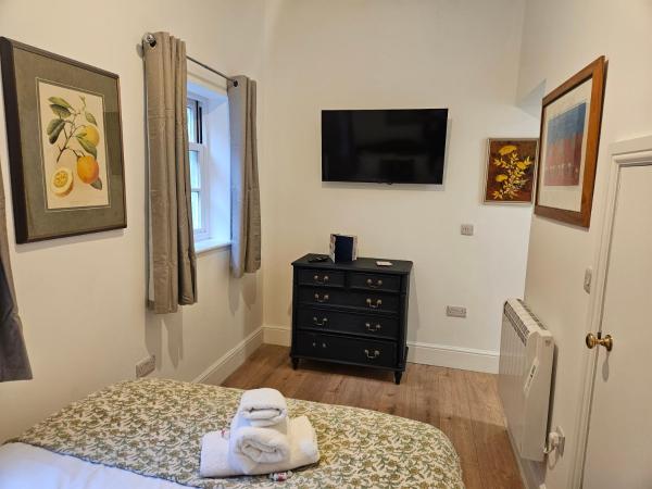 Court House Hotel Room Kitchenette Inc Parking - Gloucester, UK