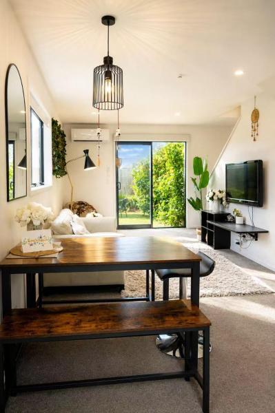 Near Stadium And Railway Station 3 Beds 1 Bath Townhouse With Car Park Onsite - Christchurch