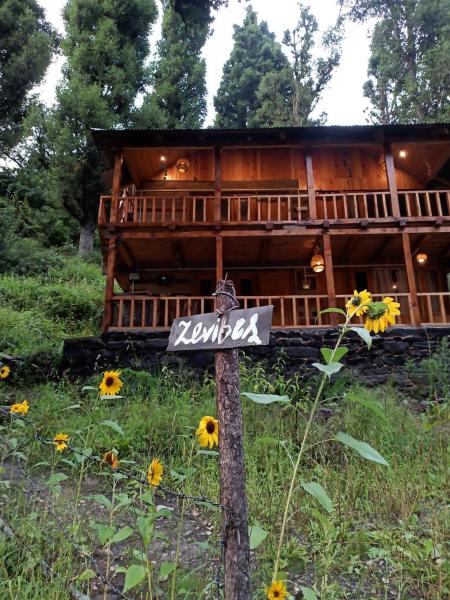 Zevibes Riverside Wood And Stone Villa - Himachal Pradesh