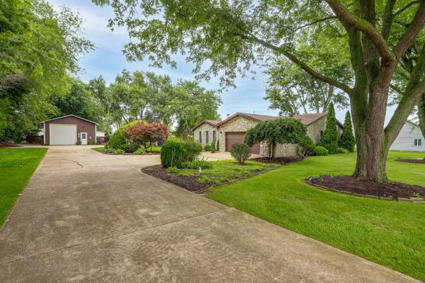 Stone Manor-luxury Catawba Island Home W/ Hot Tub - Put-in-Bay, OH