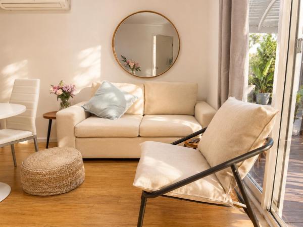 Pet-friendly Renovated Home Easy Street Parking - Sydney