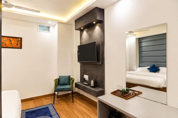 Hotel Hillwood - Dehradun