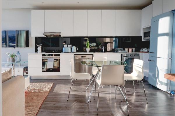 Backup-powered Trendy City Sanctuary - Camps Bay