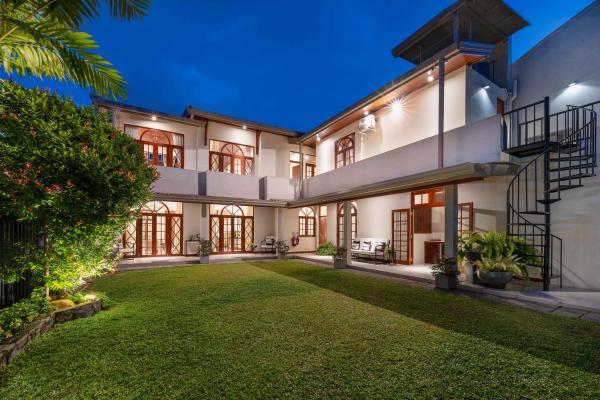 Villa 126 Colombo - Spacious Garden Villa With 5 Rooms - Colombo