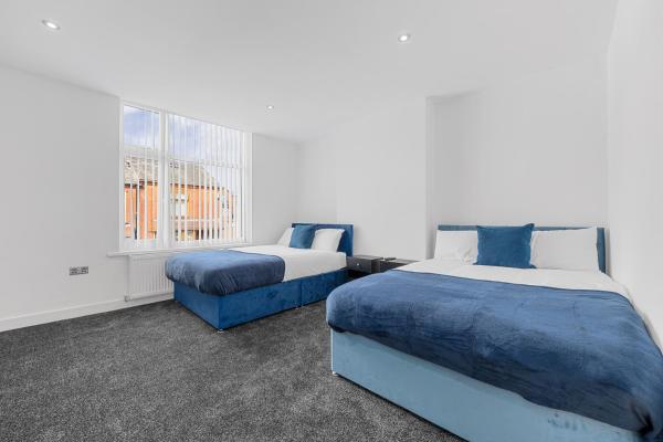 Modern 4br Bolton Home Sleeps 11 - Bolton
