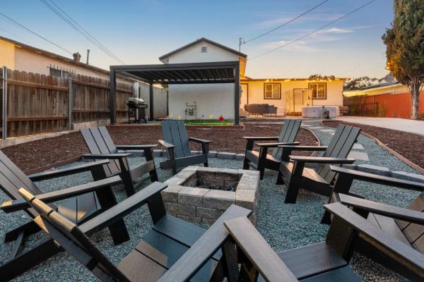 Triple Hot Tub Heaven Fire Pit And Game Room - Coronado, CA