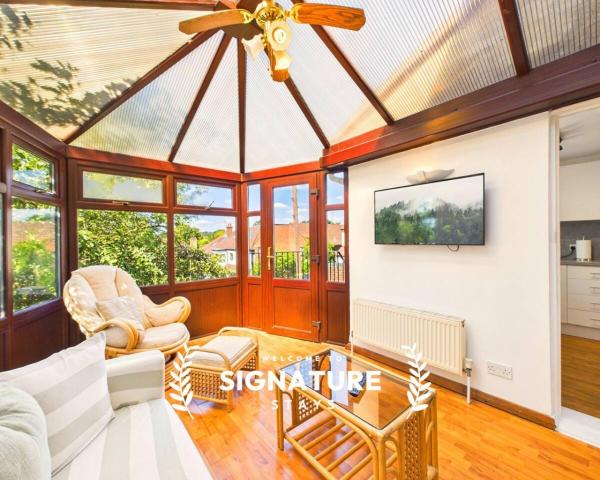 New Spacious & Comfortable Enfield Home By Signature Stays With Free Parking - Enfield