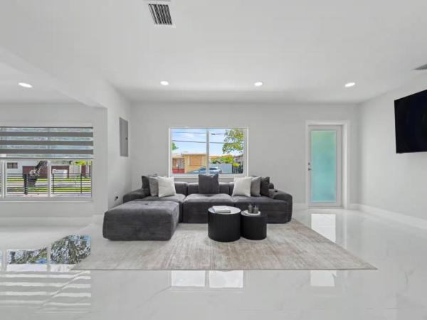 Luxury Miami Villa Sleeps 7 Near Brickell - Miami