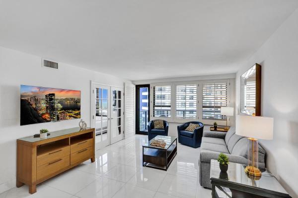 Ocean View Spacious 2 Bdr Condo Beach Service 609 - Miami Beach