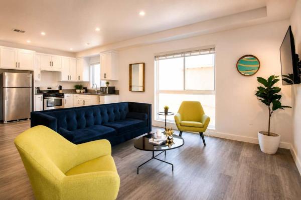 Luxury Townhome With Gated Parking And Private Balcony - Santa Monica, CA