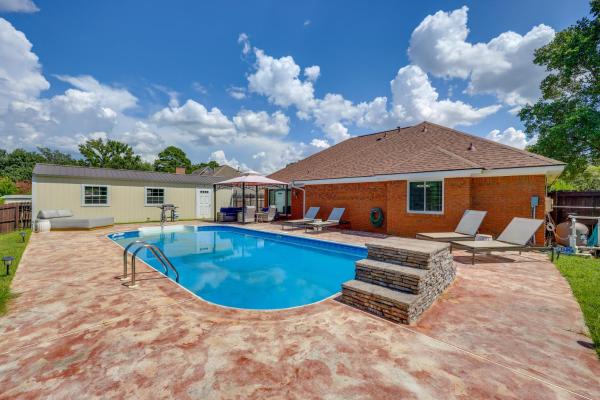 Poolside Paradise W/ Game Room! Prattville Getaway - Crane Lake, Prattville