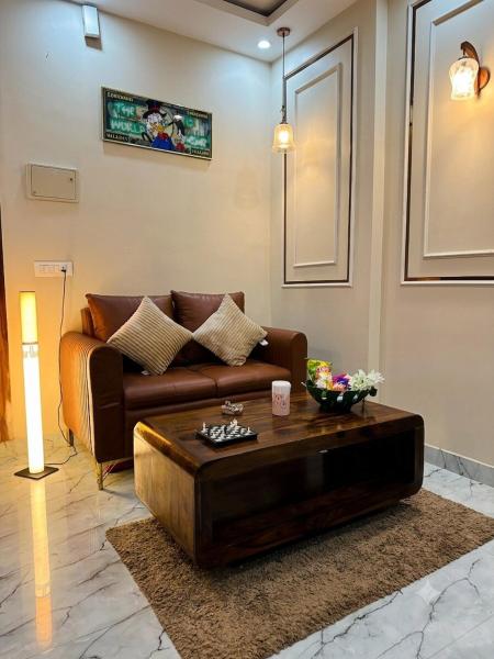 Liva Stay Genz & Aesthetic Self Check In Netflix Cozy Stay - Ghaziabad