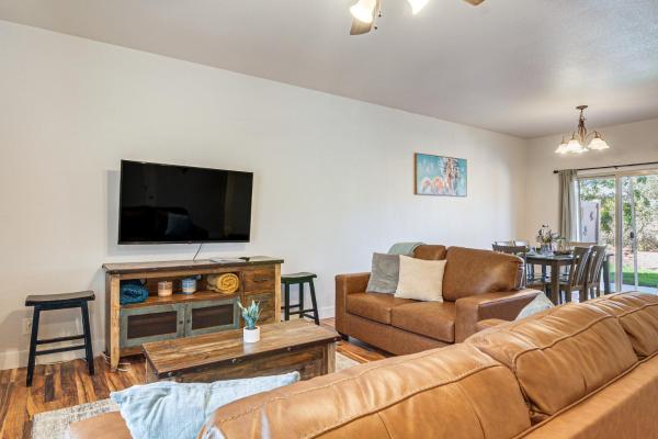 Gateway To Zion! Retreat W/ Pool & Hot Tub Access - Kanab, UT