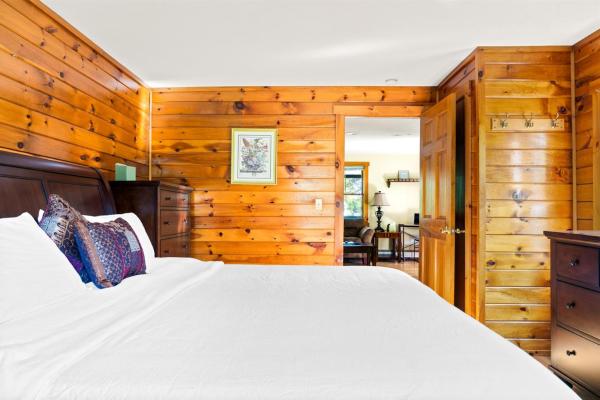 The Lake George Village House Ev Charger Walk To Village & Lake King Bed - Lake George, NY