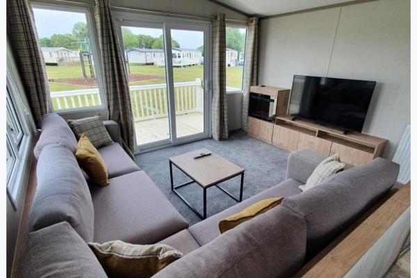 Sleeps6-familyfriendly-flamingoland-pool - Yorkshire