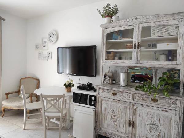 Suite Parentale De Charme Climatisée Dans Rez-de-villa - Cassis