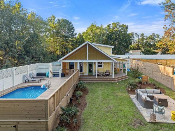 Outdoor Movie Theater/ Private Pool & Hot Tub/ Fun - Ocean Isle Beach, NC