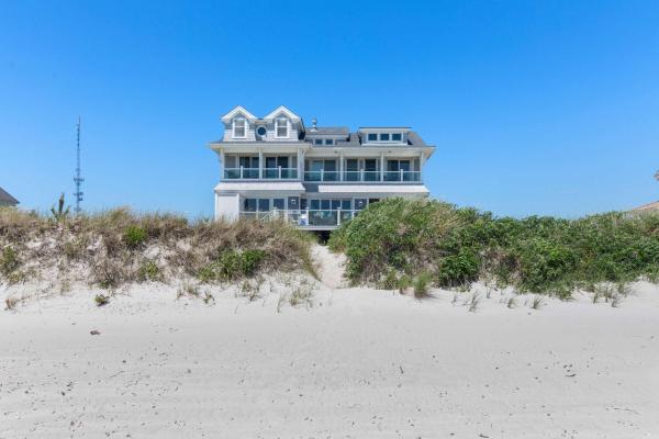 Private Beach Stunning Views Pool And Tennis - Yarmouth, ME