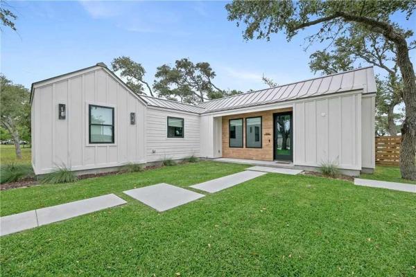 King Street Retreat - Rockport, TX
