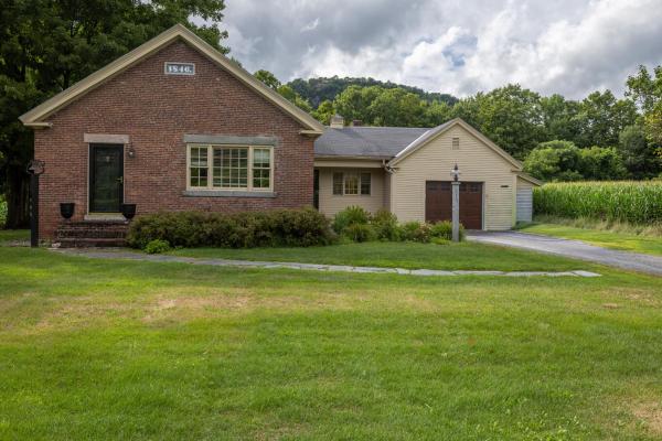 The Featherbed Guesthouse - Your Gathering Place - Corinth, VT