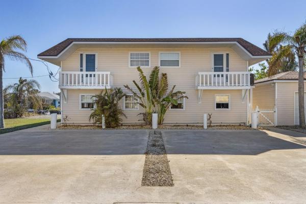 Entire Waterfront Duplex With Pool And Spa - Manor - Fort Myers Beach, FL