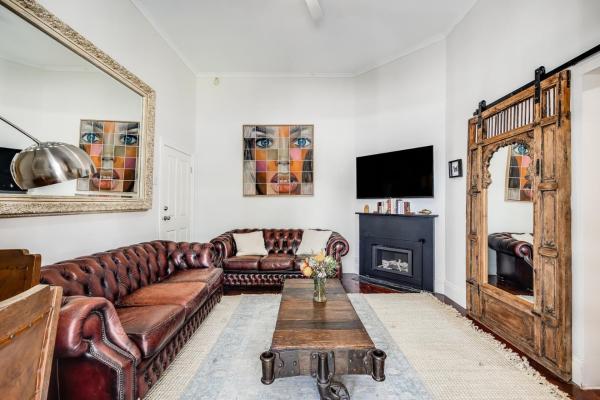 The Stables Historic Luxurious Beach Side Stay - Port Adelaide