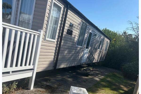Cabin - Sleeps 8 - Garden And Parking - Battle