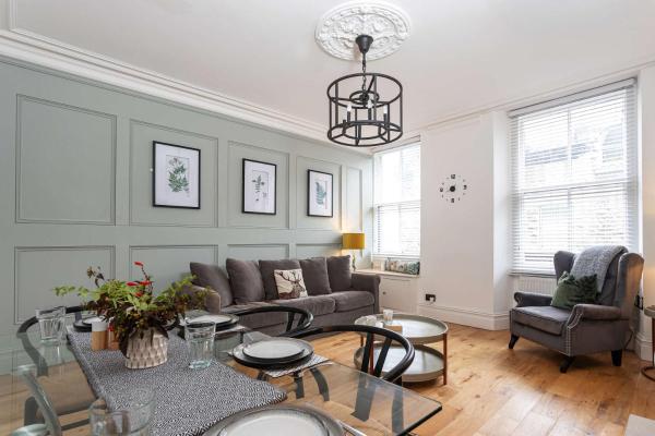 Charming 2-bedroom Flat In Grange-over-sands By Mcpi Hosting, Perfect For Couples & Families With High Street Location & Free Wifi! - Grange-over-Sands