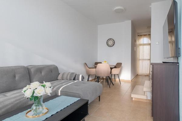 3br Sunset View Retreat Steps From The Beach - Ороклини