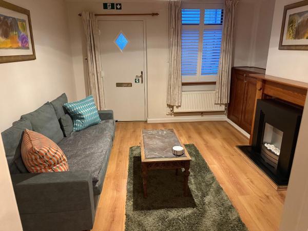 Cosy 1-bed House Near Town Centre & Station - Suffolk