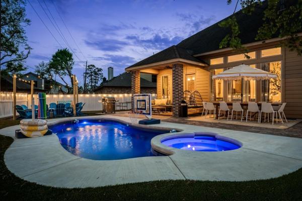 Heated Pool Sleeps 15 Near Houston - Kingwood - Houston