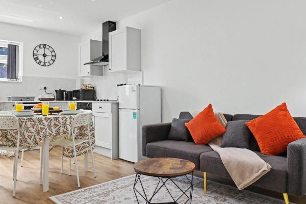 Heathrow Airport London Flight Serviced Apartment - Beaconsfield, UK