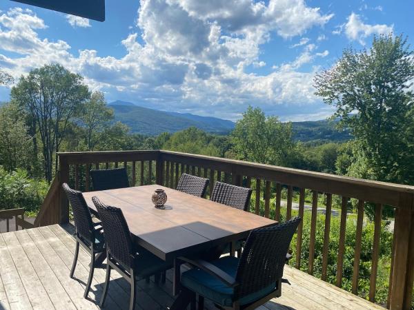 Warby Family Lodge - Pool, View, Firepit, Fireplace - Waterbury Village Historic District