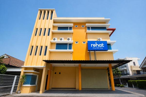 Rehat At The Karins Guest House - Bandung