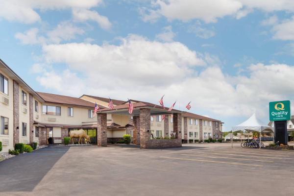 Quality Inn Saint Ignace I-75 - St. Ignace, MI