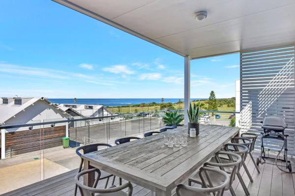 Bombora Beach House At Caves Beach - Caves Beach