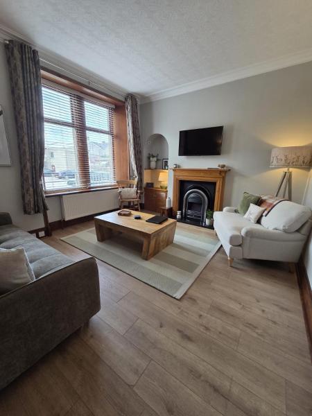 2 Ness Apartments - City Centre Location - Free Parking - Loch Ness