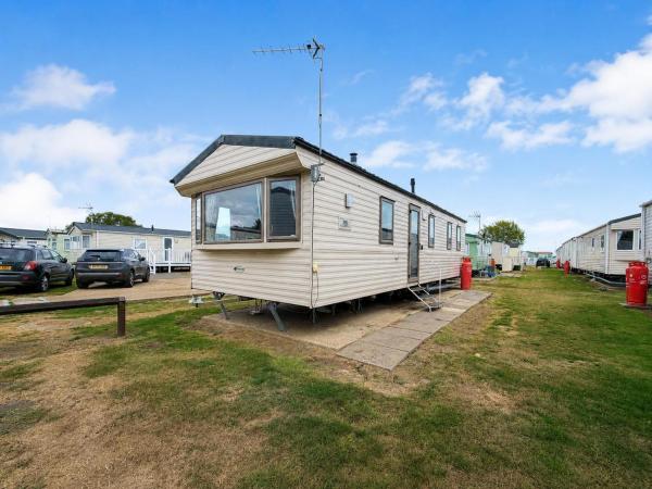 Cosy Caravan At St Osyth Beach Holiday Park In Essex Ref 28016fv - Clacton-on-Sea