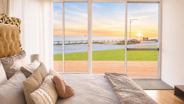 The Absolute Beach House -Luxury Oceanfront Escape - Joondalup