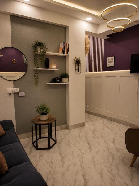 Monica's Door - 1bhk Chapel Road Friends Inspired - Mumbai