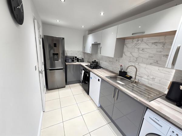 Group House Sleeps 9 With Garden And Parking - Wolverhampton