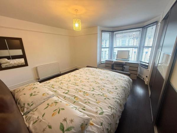 3-bed Terrace At Gillingham, Kent - 채텀