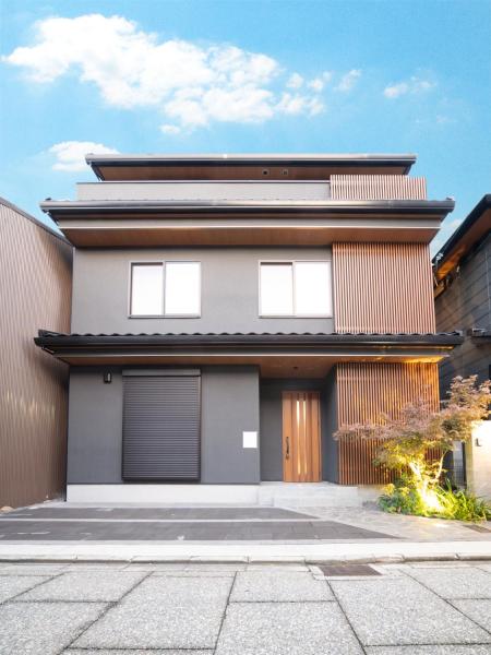 New! Modern Private House 京都駅Villa Deluxe 丹波口駅徒歩5分 二条城まで電車4分 最大8名のご家族に最適 車庫付き - Kyoto