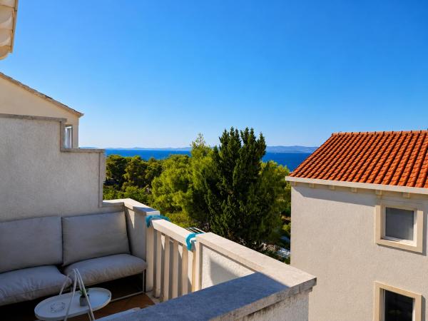 Apartment Luri - Three-room Penthouse Apartment - Wonderful View Of The Sea - 100 Metres From The Beach - 10 Minutes From Supetar Ferry Port - Free Secured Parking - Facilities Nearby - Supetar