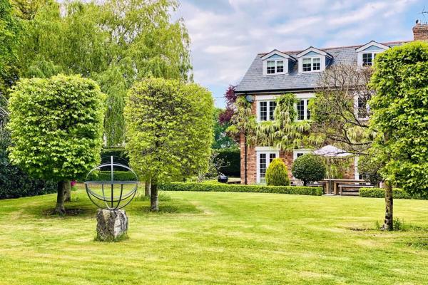 8 Bed In Wimborne Oc-w45946 - Poole