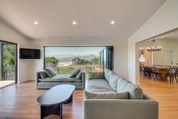 Beachfront, Pool, And Views On Oregon Coast: 5br - Sisters Rock State Park, Port Orford